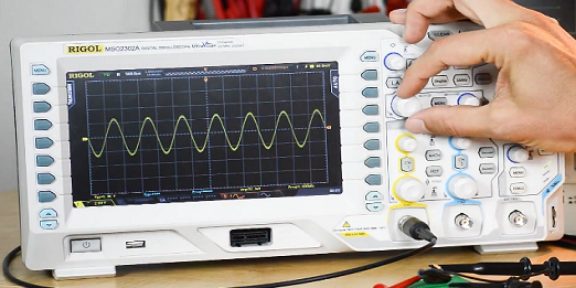 Oscilloscopes 101 - How to use an O-Scope | CircuitBread