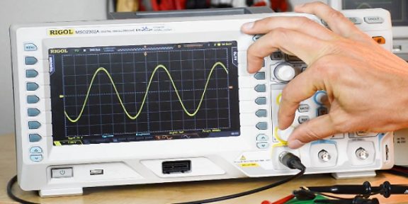 Oscilloscopes 101 - How to use an O-Scope | CircuitBread