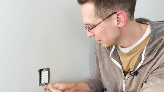 How to Install an Electrical Outlet Practicals - Electronics Tutorials ...